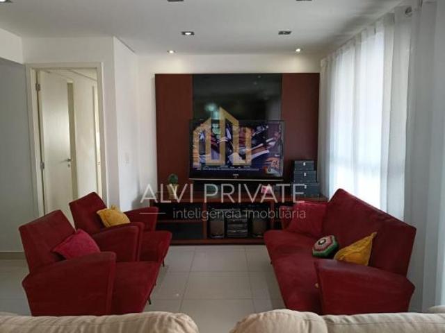Apartamento de 128m² na Barra Funda, com 3 dormitórios e 2 vagas de garagem, próximo ao Metro
