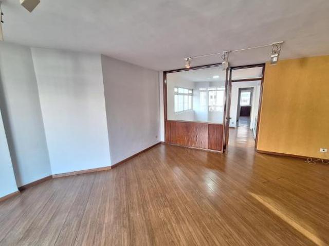 Apartamento de 129 m² com 03 quartos, sendo 01 suíte á venda no Ed. Brasões de Portugal Setor Oest