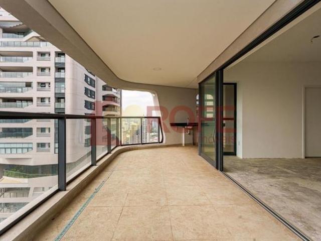 Apartamento de 134 metros com hall Privativo na Chacara Santo Antonio
