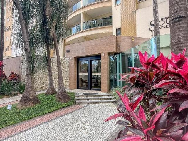 Apartamento de 134m² com 02 suítes á venda no Residencial Souza Andrade em frente a Praça Ype Set