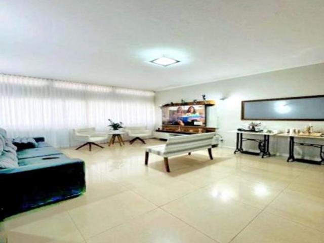 Apartamento de 135 m2 com 3 quartos à venda na Asa Sul
