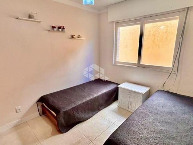 Apartamento de 135 m2 uma quadra da praia mobiliado. Centro Capão da Canoa