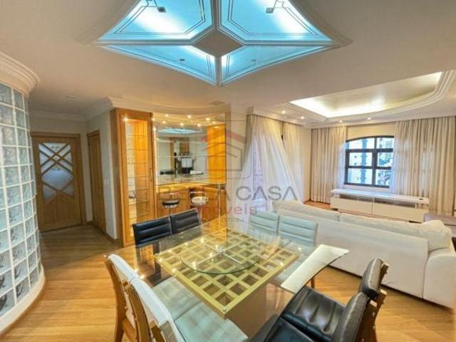 Apartamento de 136 m² 3 suites com 3 vagas com depósito