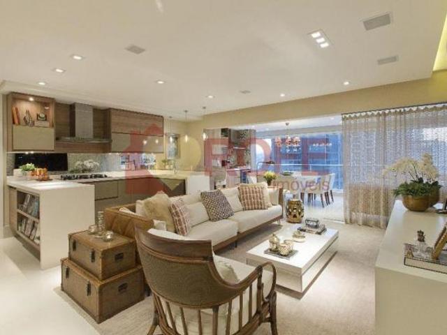 Apartamento de 138 m² à venda no Brooklin. São 3 quartos 1 suíte com hidro e 2 chuveiros e 2 vagas