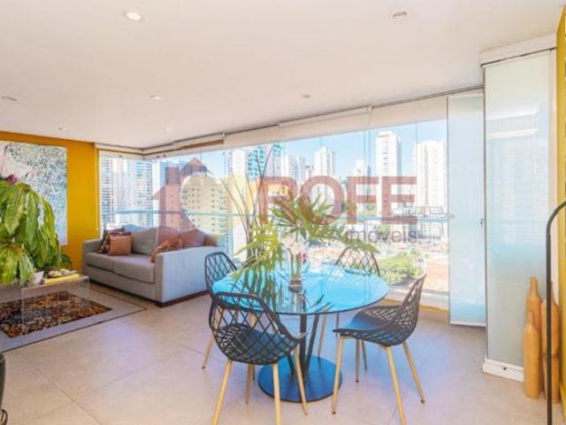 Apartamento de 138 m² com 2 suítes, 2 vagas e depósito à venda no Brooklin. Andar alto, vista livre