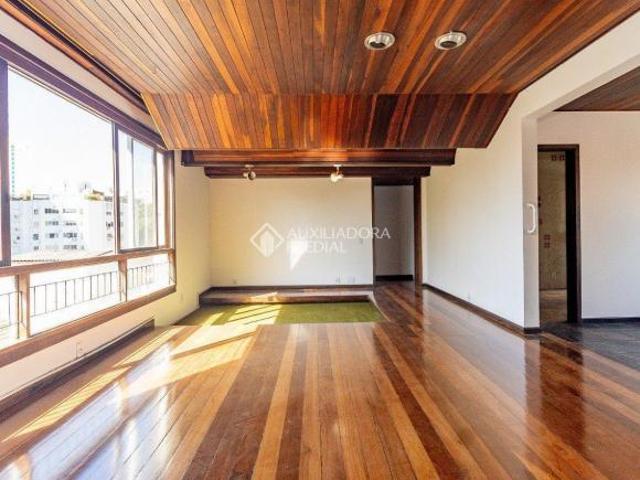 Apartamento de 138m² no Moinhos de Vento com 3 dormitórios, 1 suíte e dependência completa