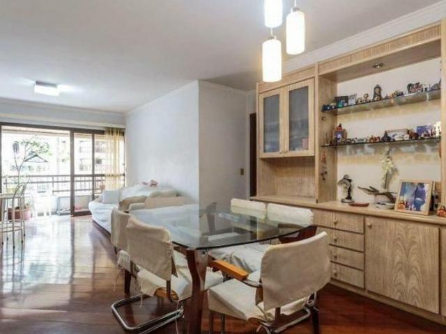 Apartamento de 140m² com 4 dormitórios em Moema Pássaros, 2 vagas, andar alto e com lazer completo