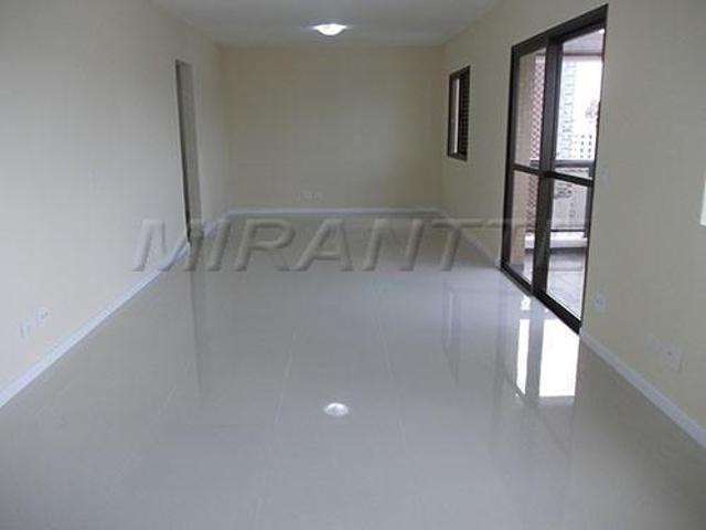 Apartamento de 140m² com 4 quartos