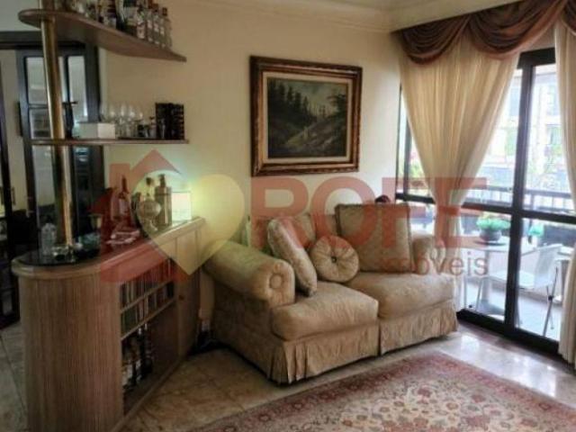 Apartamento de 143m² em Moema, com 4 dorm. sendo uma suíte e 2 vagas