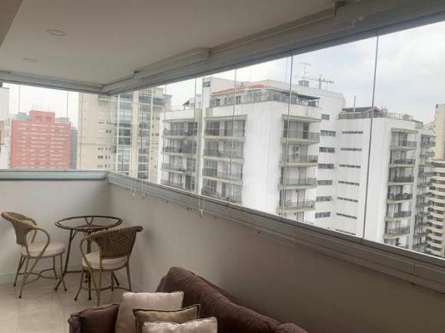 Apartamento de 144 m² com 3 quartos em venda e aluguel em Moema