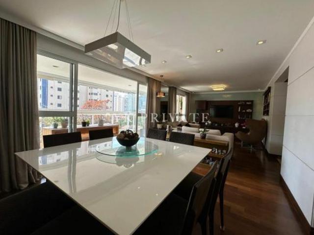 Apartamento de 144m² com 3 suítes e 3 vagas à venda na Pompeia
