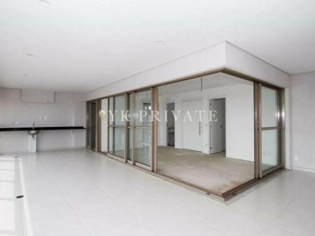 Apartamento de 144m²  3 Suítes  4 Banheiros e 2 vagas de garagem