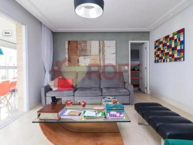 Apartamento de 145 m² com depósito, 3 quartos, 2 suítes e 3 vagas à venda no coração do Campo Belo