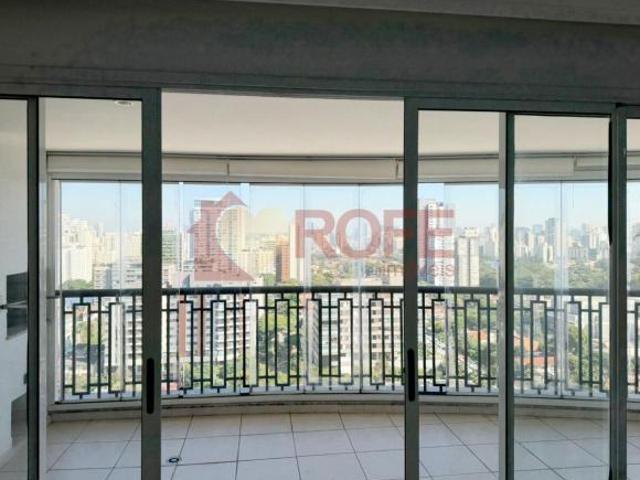 Apartamento de 145 m², 3 suítes, 3 vagas, depósito e churrasqueira na varanda à venda no Campo Belo