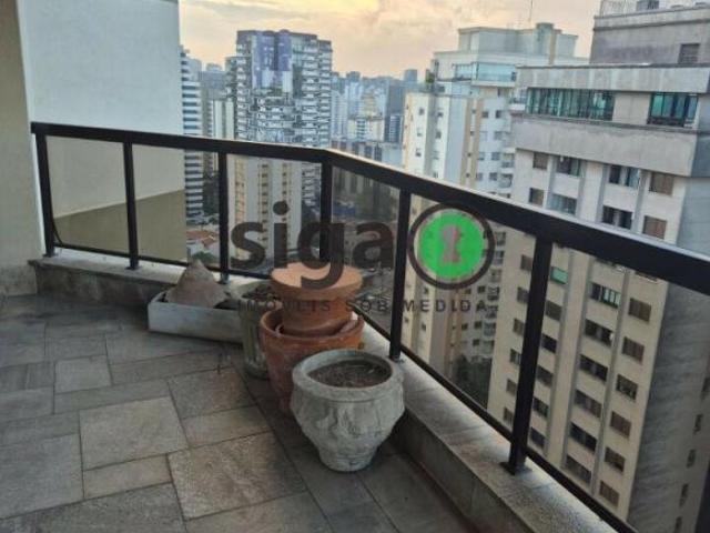 Apartamento de 148m² com 4 Dormitórios e 3 Vagas na Av. Pavão
