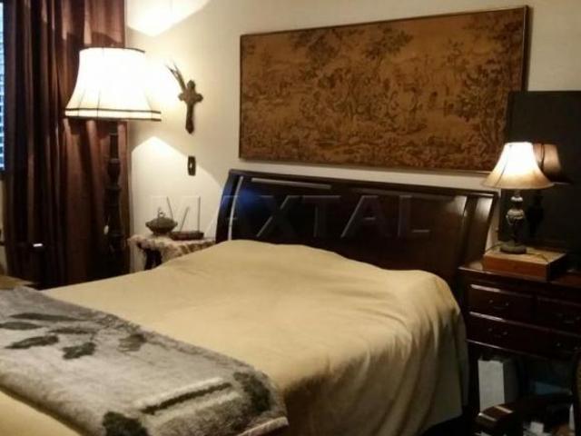 Apartamento de 150 m² com sacada de 4 dormitórios, sendo 1 suíte, e 2 vagas, no Morumbi