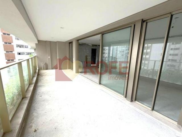 Apartamento de 150m2, 3 Suites, 2 Vagas com varanda Gourmet, lazer maravilhoso em Moema Pássaros