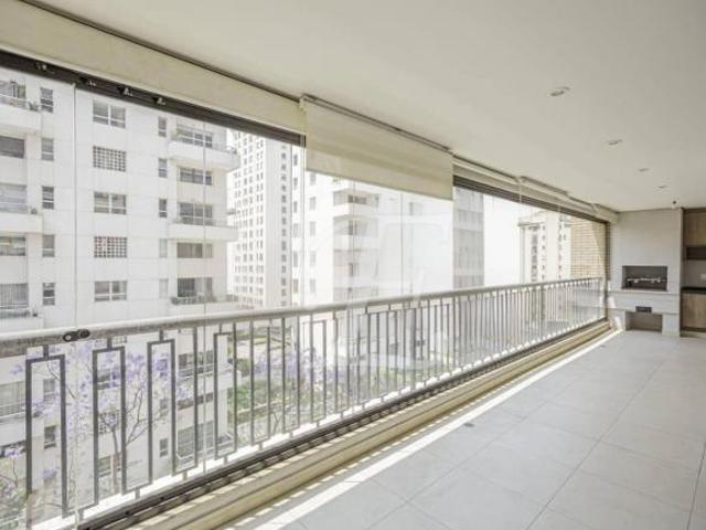 Apartamento de 158m² com 3 suítes e 3 vagas no coração do Itaim Bibi