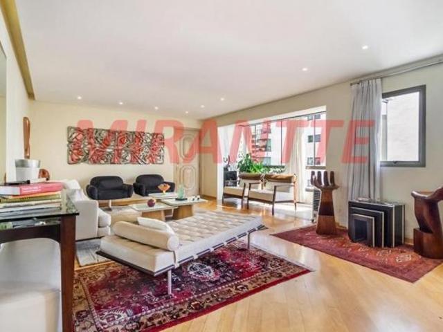 Apartamento de 161m² com 4 quartos