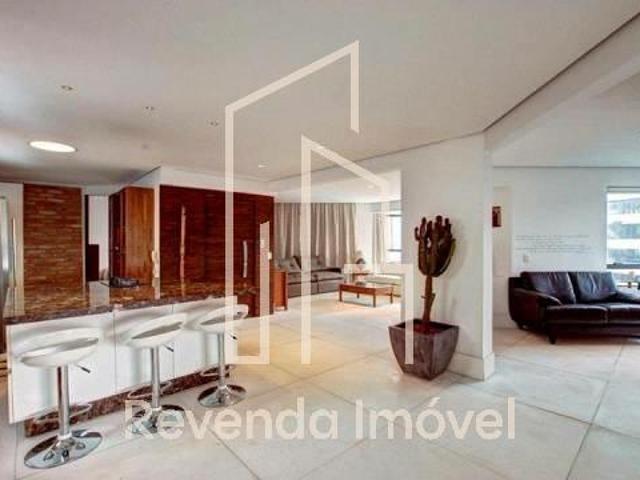 Apartamento de 162m² com 2 dormr/1 Suíte, 3 banheiros, 3 vagas no Morumbi