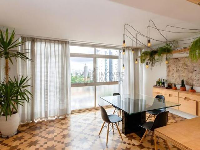 Apartamento de 165 metros, 3 dormitórios, reformado, com vista para o parque Ibirapuera!