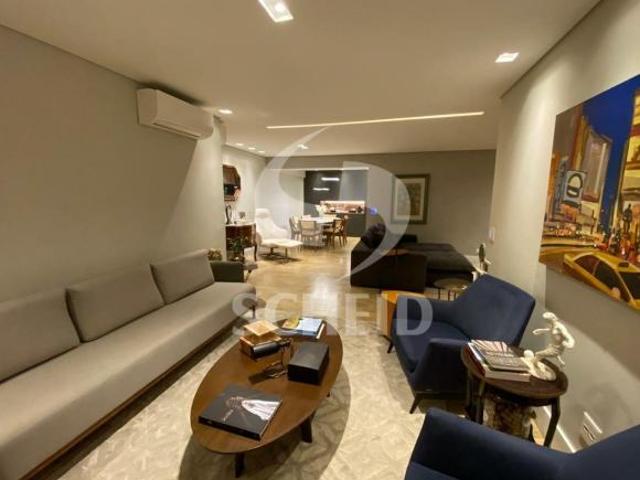 Apartamento de 169m² com 4 quartos à venda em Moema SP
