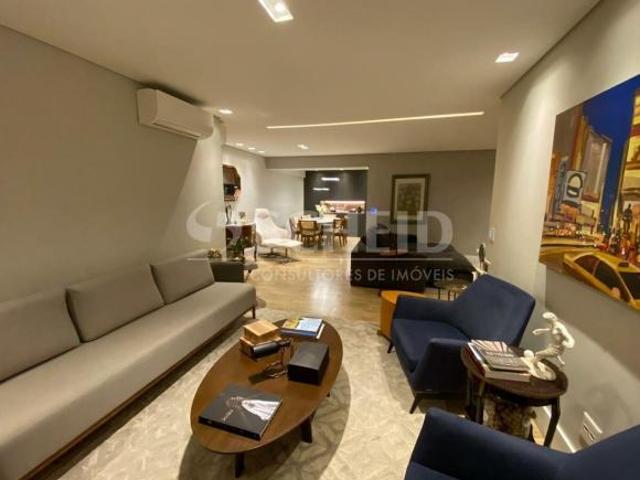 Apartamento de 169m² com 4 quartos à venda em Moema SP