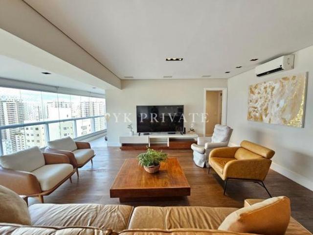 Apartamento de 172m² com 3 suítes e 4 vagas à venda em Perdizes