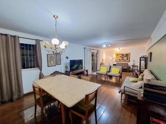 Apartamento de 173m² com 04 quartos sendo 01 suíte à venda no Edifício Leão XIII Goiânia GO