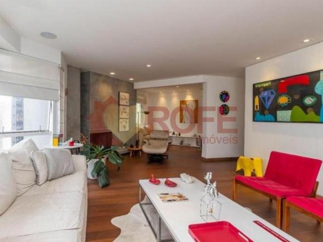 Apartamento de 181m² com 3 dormitórios na melhor localização do Itaim, com lazer