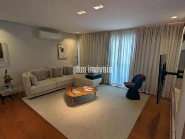 Apartamento de 187m² no Campo Belo | 4 Dormitórios, 1 Suíte e Amplo Conforto