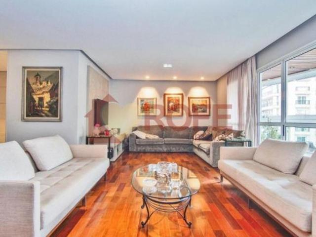 Apartamento de 190m² com 3 suítes a venda na Vila Nova Conceição, com lazer completo