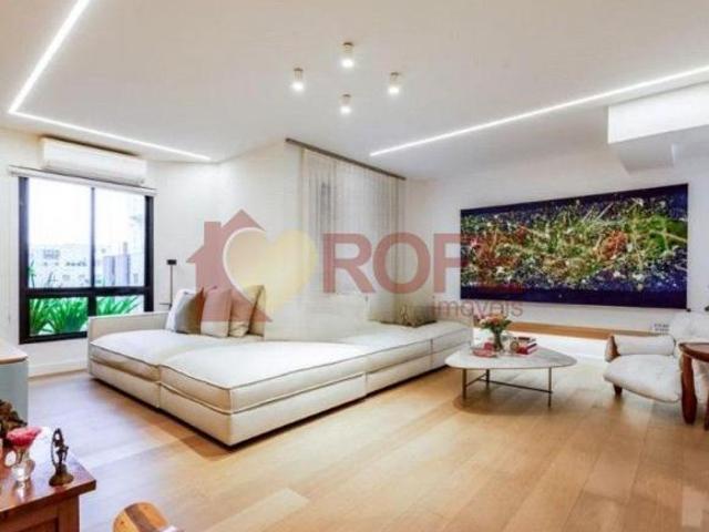 Apartamento de 193m2, 4 dorms, sendo 3 suites, 2 vagas de garagem, Lazer Completo, Moema