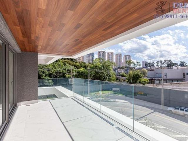 Apartamento de 193m² no bairro Ecoville, com 3 suítes, 5 banheiros e 4 vagas de garagem