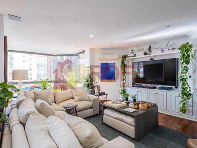Apartamento de 197m² com 2 suítes na melhor localização do Itaim, com lazer