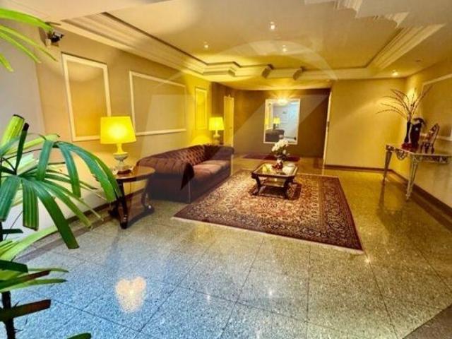 Apartamento de 198m2 com 4 dormitórios 2 suítes e 4 vagas