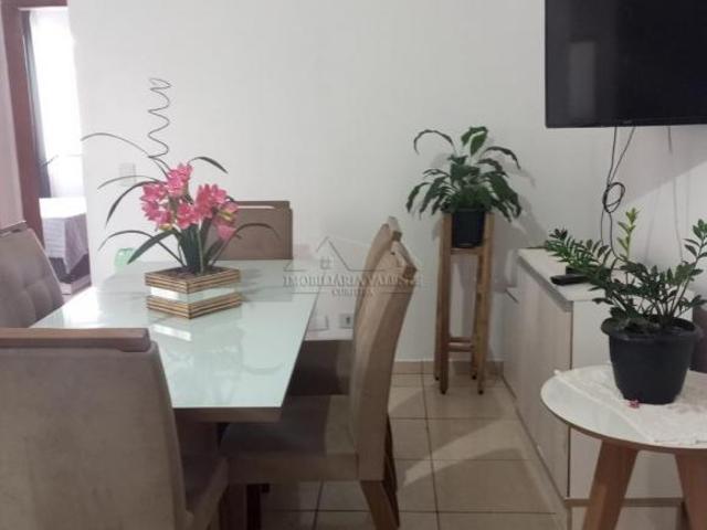 Apartamento de 1° andar com 2 dormitórios, sala co