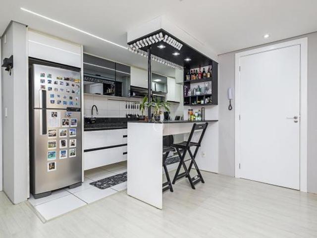 Apartamento de 1 Dormitório com closet na Rua Adri