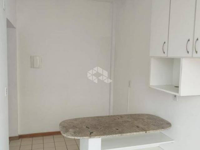Apartamento de 1 Dormitório, com elevador no Bairro Floresta, Porto Alegre RS