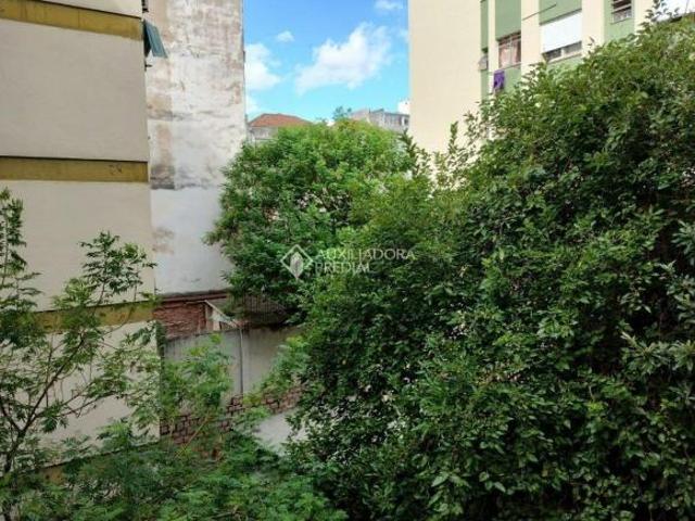 Apartamento de 1 dormitorio com elevador,desocupado na Andradas