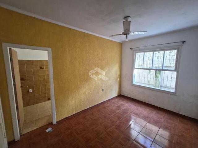 Apartamento de 1 dormitório com PÁTIO À VENDA NO BAIRRO FLORESTA perto do Hospital Moinhos de Vento