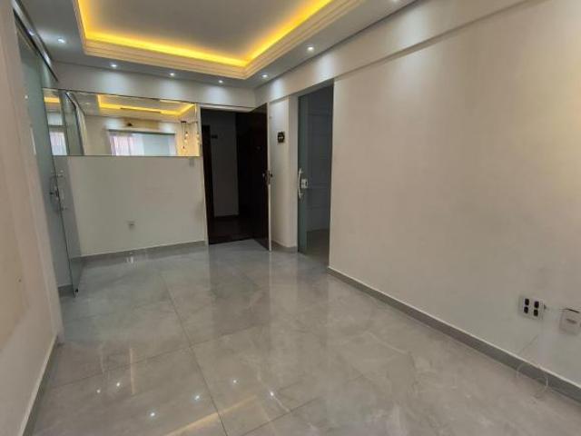 Apartamento de 1 dormitório com sacada espaçosa em Praia Grande SP