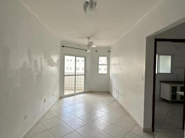 Apartamento de 1 dormitório com sacada gourmet a 200 metros do mar em Praia Grande SP