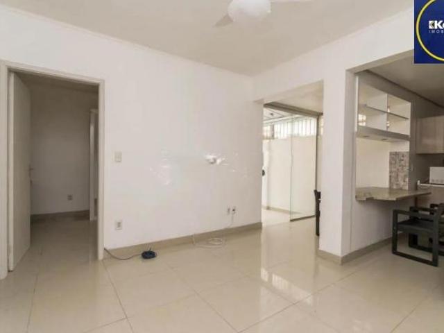 Apartamento de 1 dormitório, com um pequeno pátio no bairro Centro Histórico