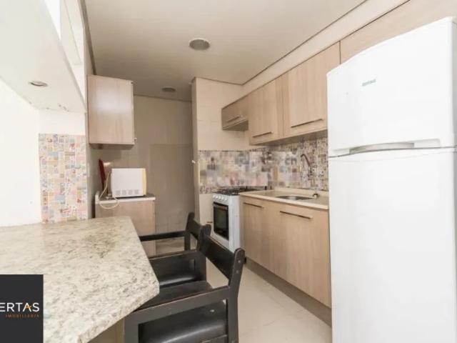 Apartamento de 1 dormitório, com um pequeno pátio no bairro Centro Histórico