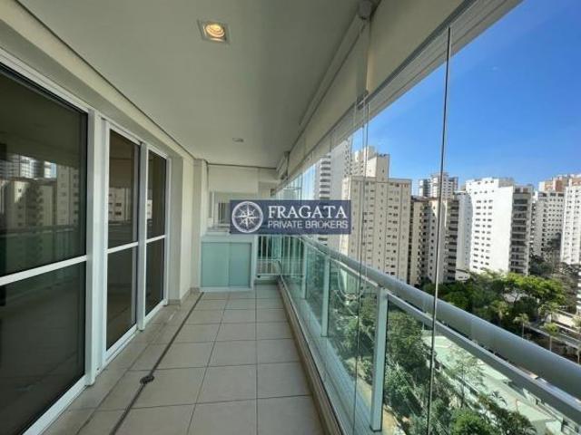 Apartamento de 1 dormitório com varanda, em condomínio clube, à venda no Campo Belo