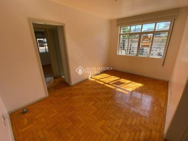 Apartamento de 1 dormitório de frente reformado prox.tribunal