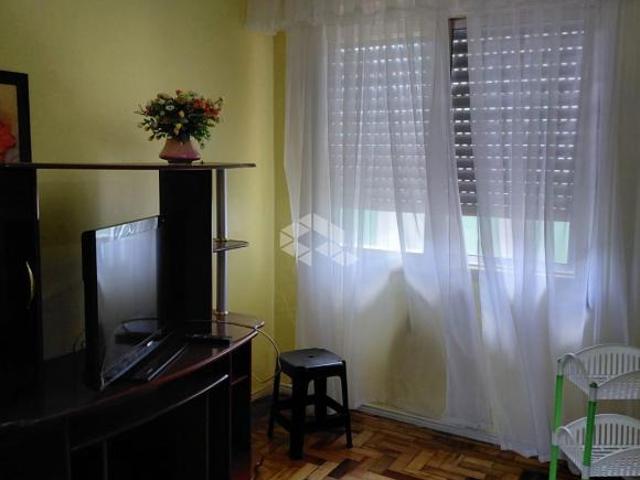 Apartamento de 1 dormitório e 1 vaga de garagem, no bairro Humaitá, em Porto Alegre