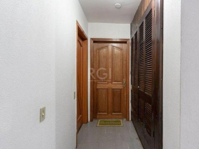 Apartamento de 1 dormitório, living, cozinha, área de serviço e banheiro social