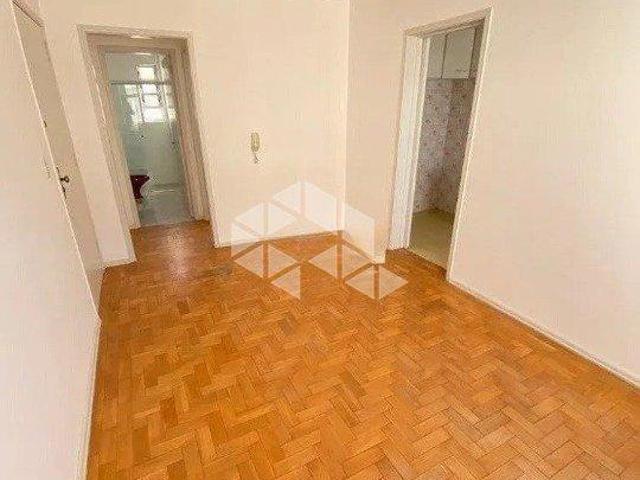Apartamento de 1 dormitório, mobiliado, com 42m², silencioso, Sol da Manhã, na Cidade Baixa